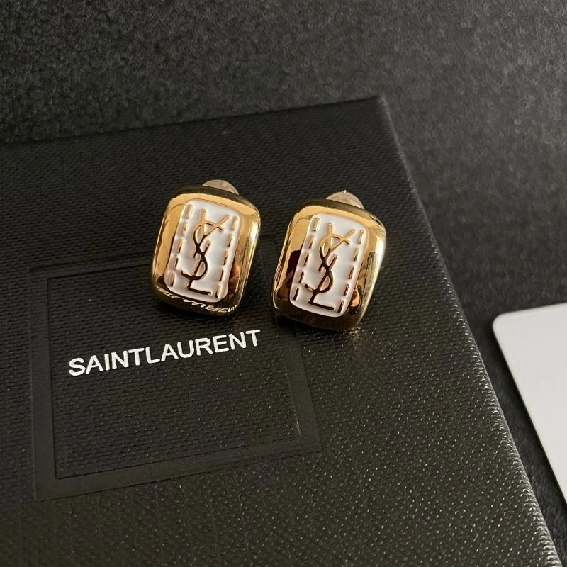 Top match Chanel Earrings