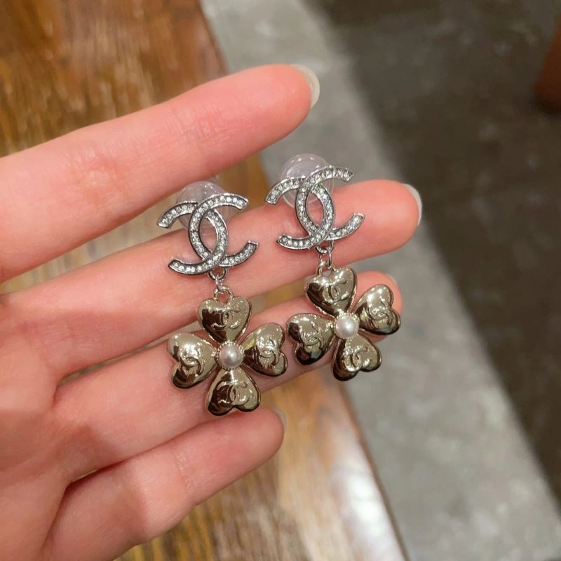 Top mirror Chanel Earrings