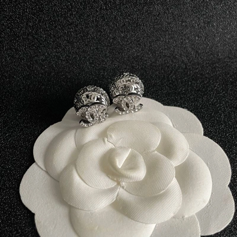 Top mirror Chanel Earrings