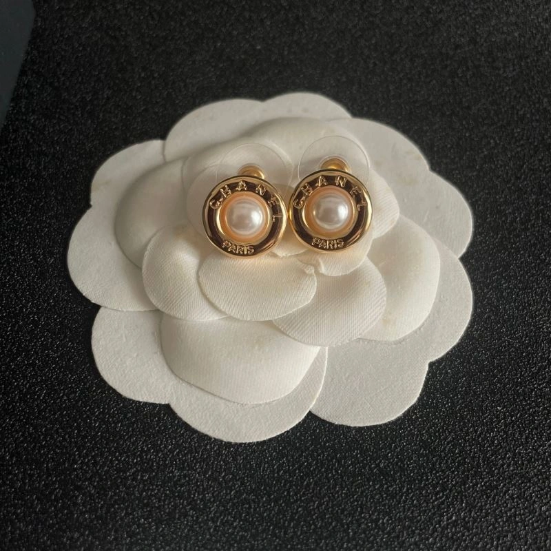 Top mirror Chanel Earrings