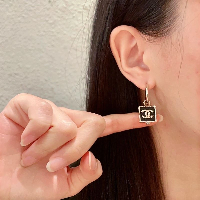 Top mirror Chanel Earrings