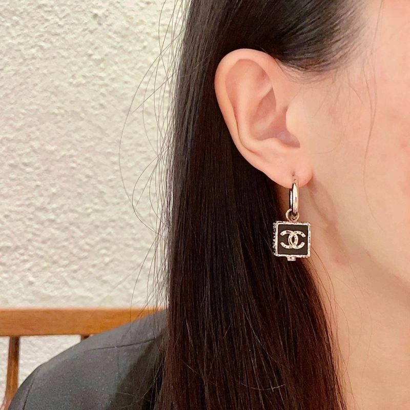 Top mirror Chanel Earrings