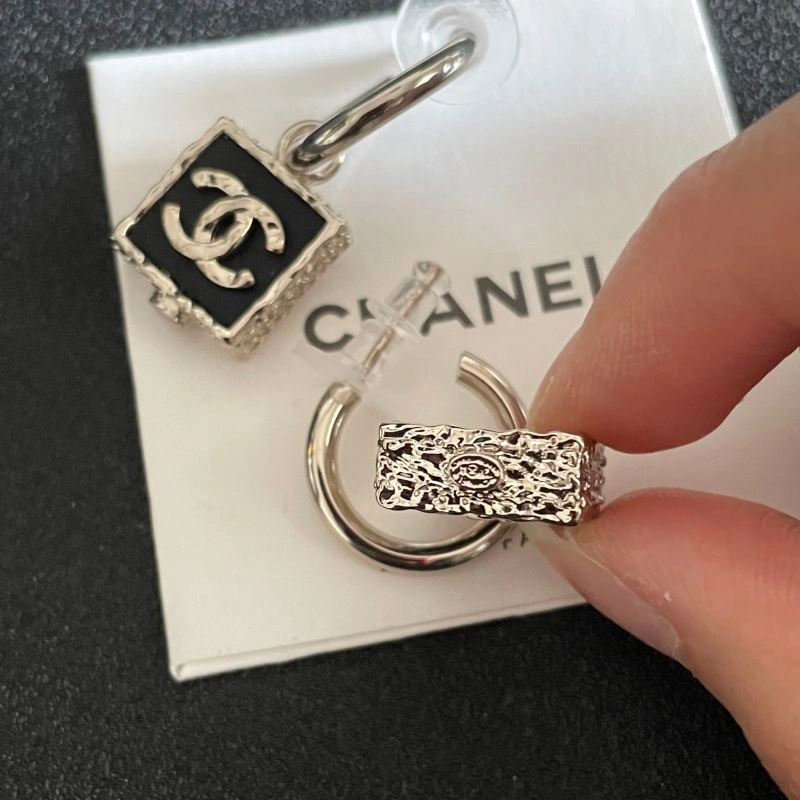 Top mirror Chanel Earrings