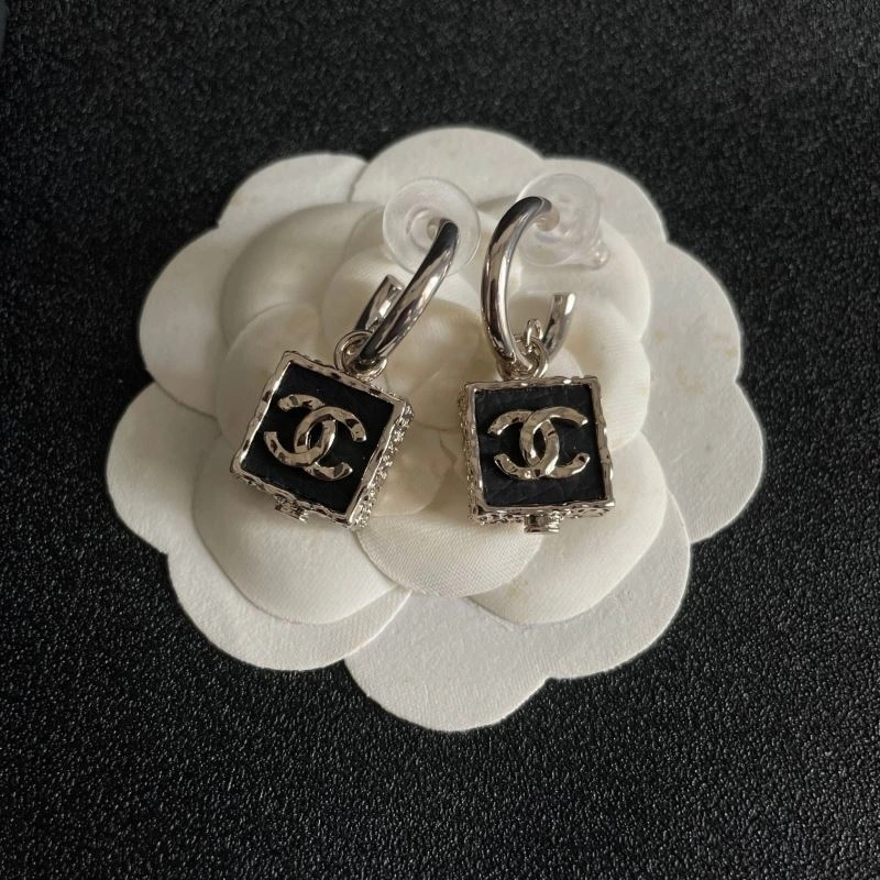 Top mirror Chanel Earrings
