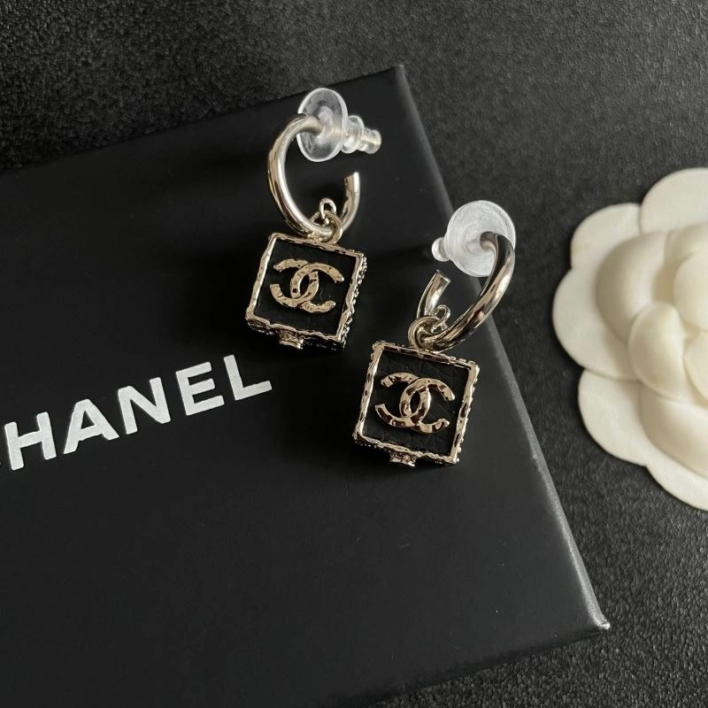 Top mirror Chanel Earrings