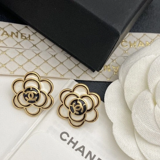 Top match Chanel Earrings