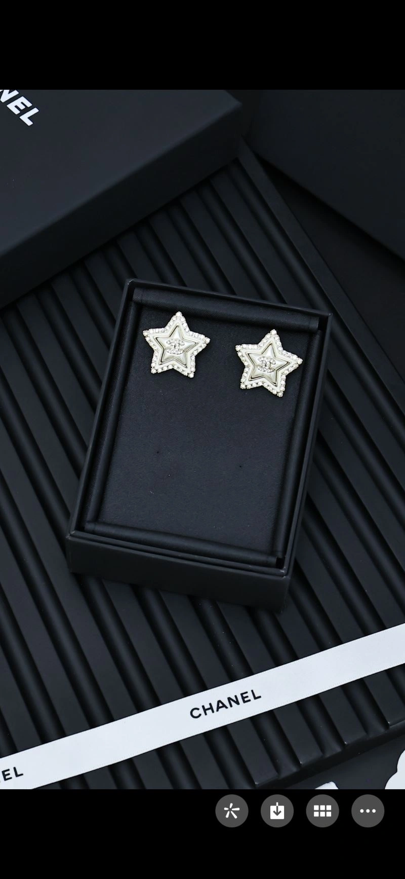 Top mirror Chanel Earrings