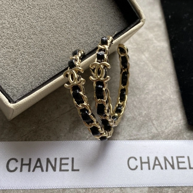 Top mirror Chanel Earrings
