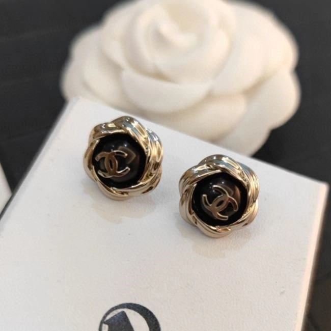 Top match Chanel Earrings