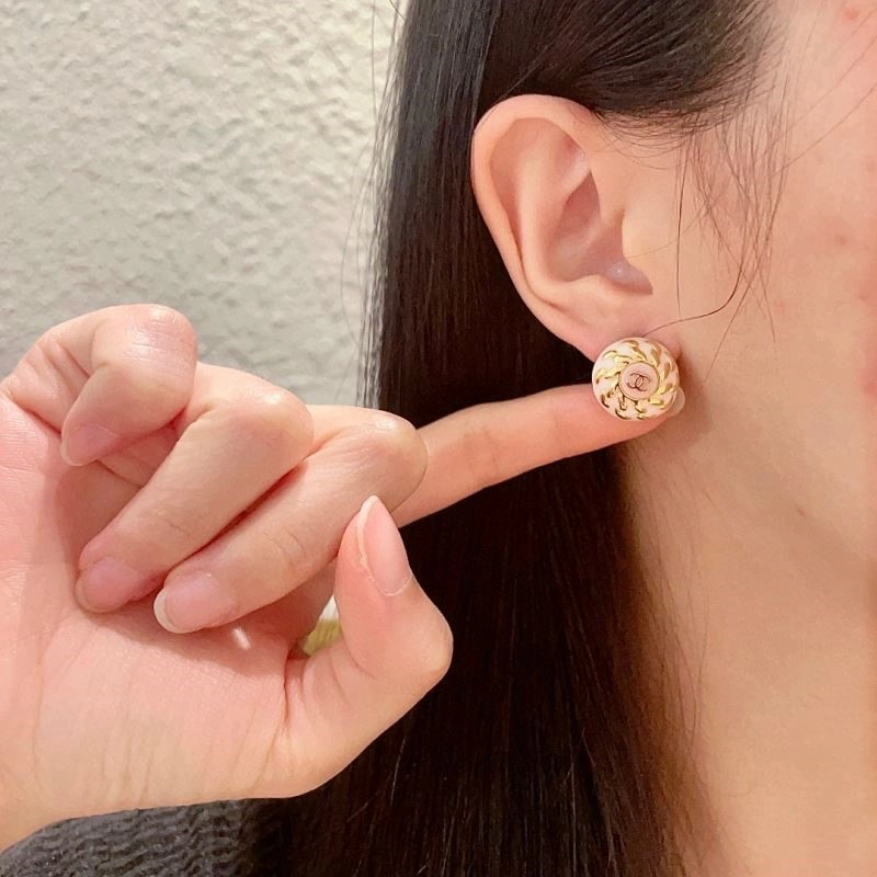Top mirror Chanel Earrings