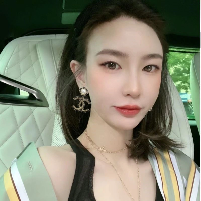 Top mirror Chanel Earrings
