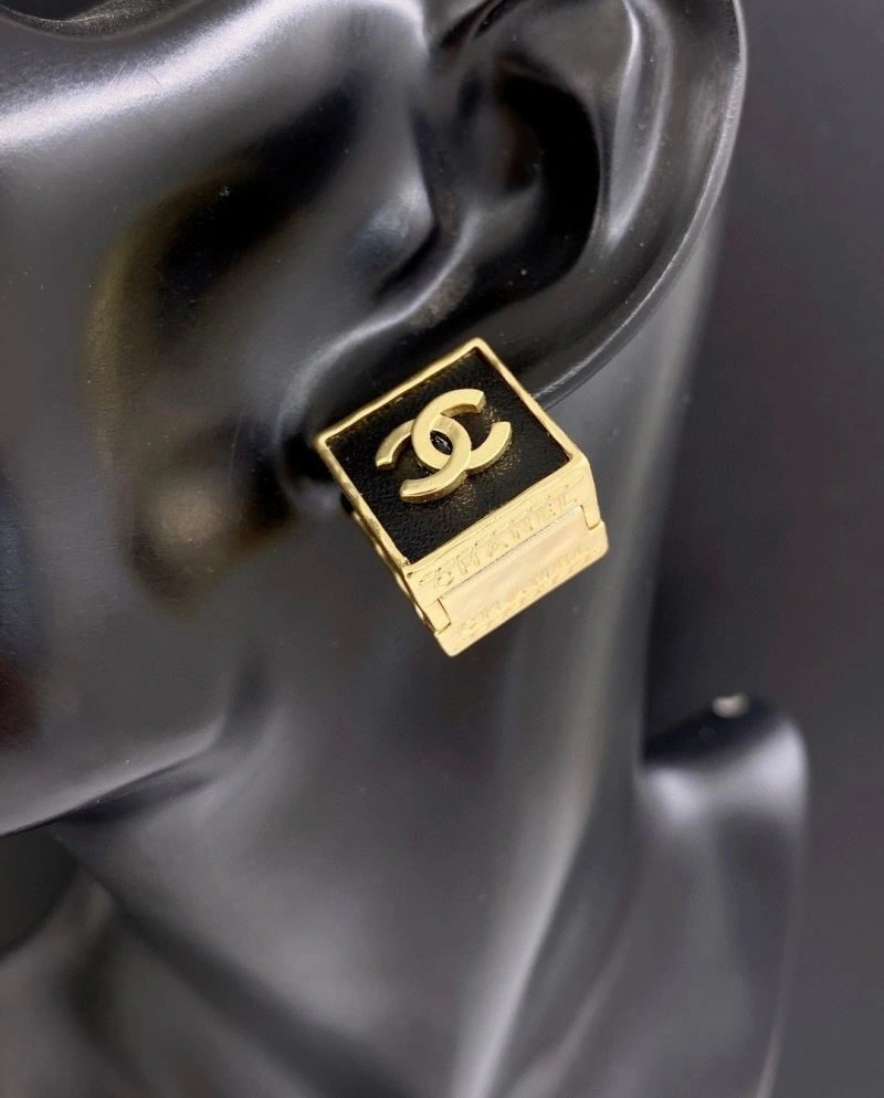 Top match Chanel Earrings