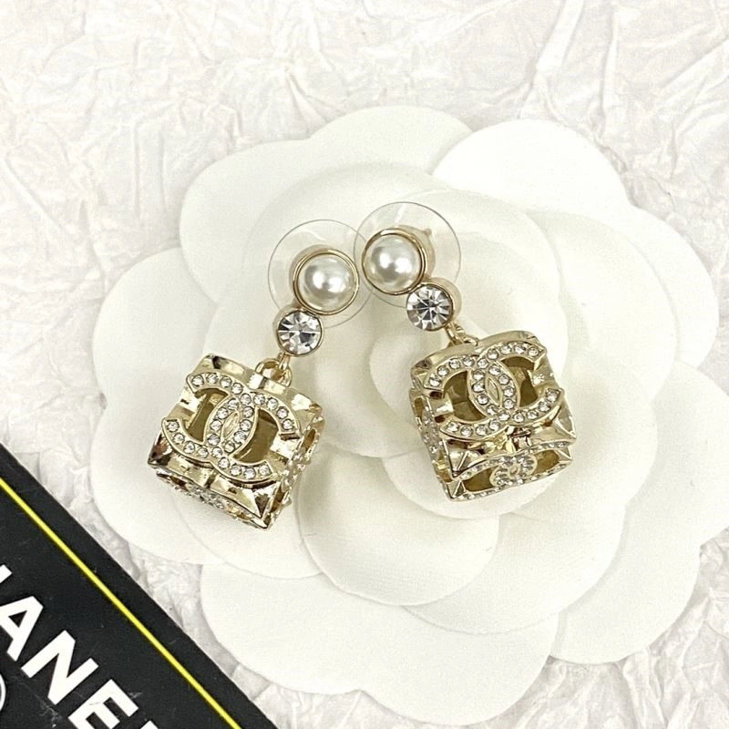 Top mirror Chanel Earrings