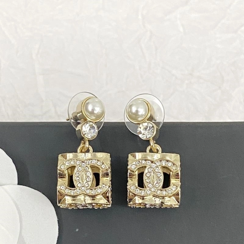 Top mirror Chanel Earrings