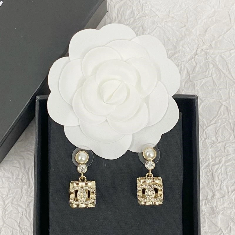 Top mirror Chanel Earrings