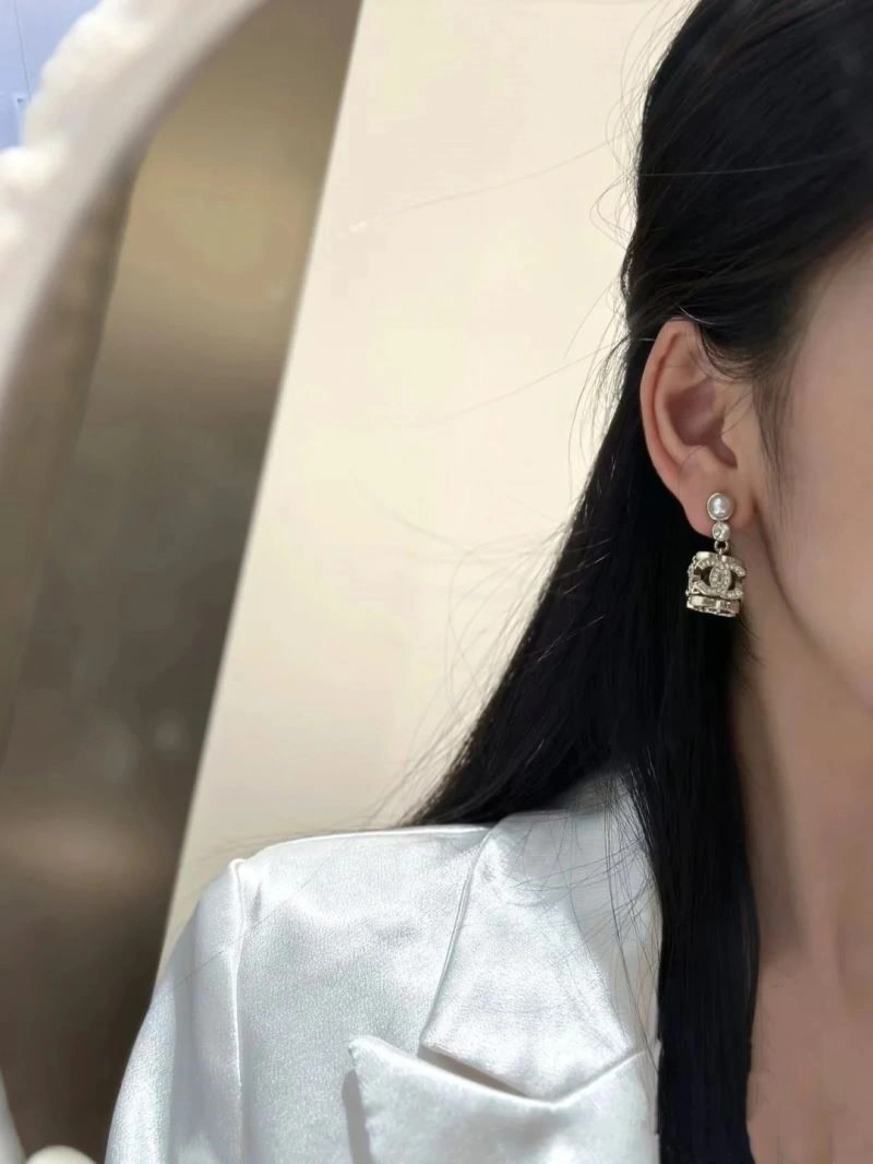 Top mirror Chanel Earrings