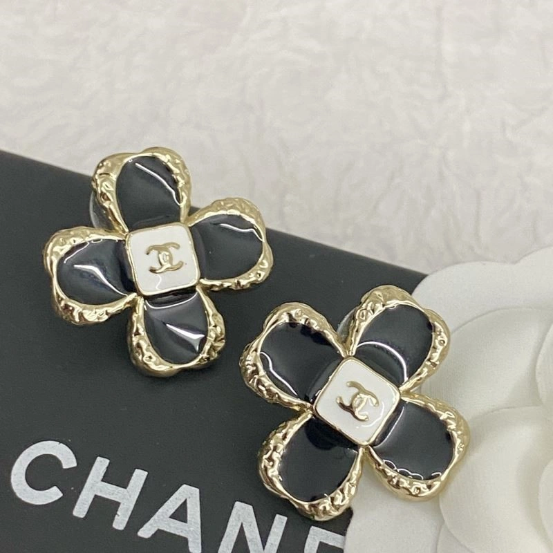 Top mirror Chanel Earrings