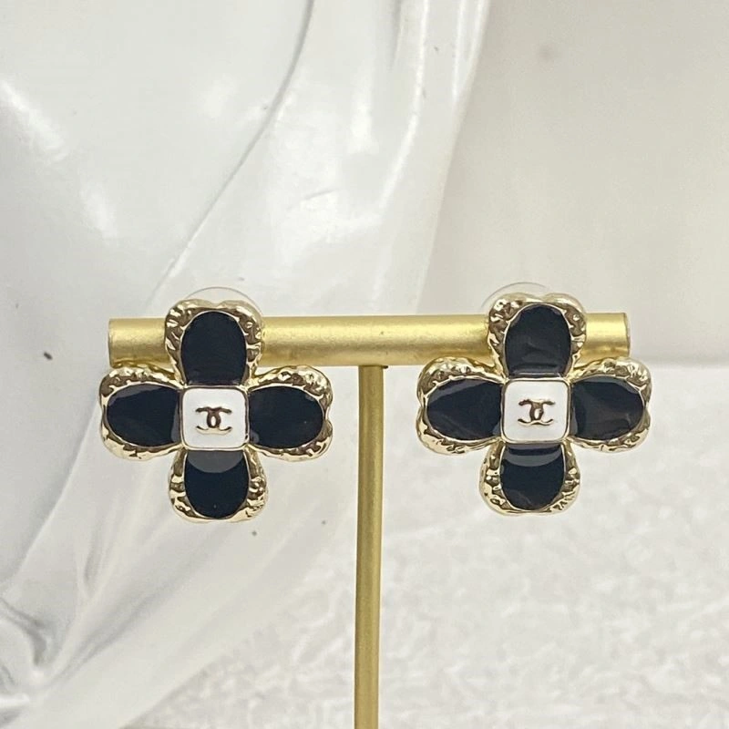 Top mirror Chanel Earrings