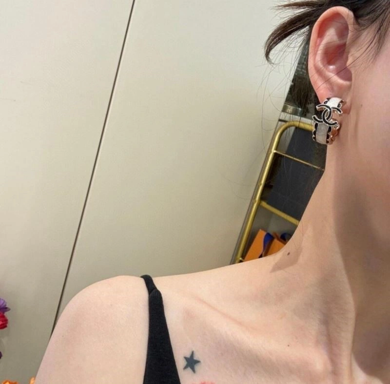 Top mirror Chanel Earrings