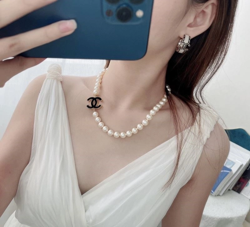 Top mirror Chanel Earrings