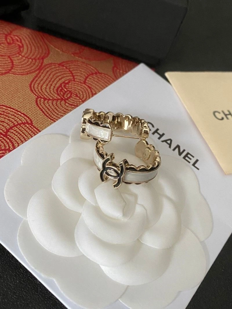 Top mirror Chanel Earrings