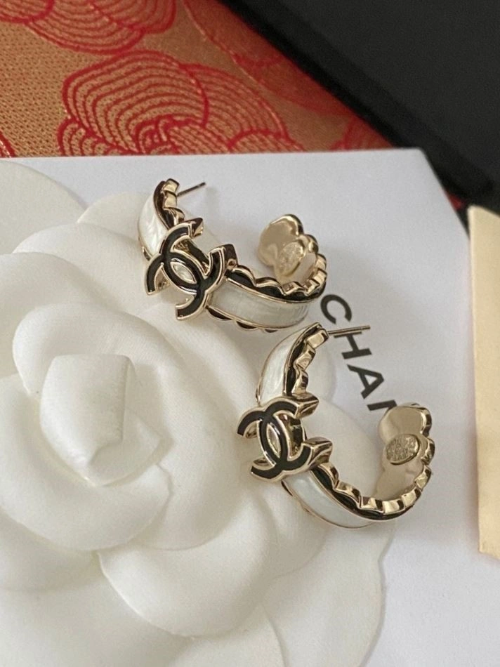 Top mirror Chanel Earrings