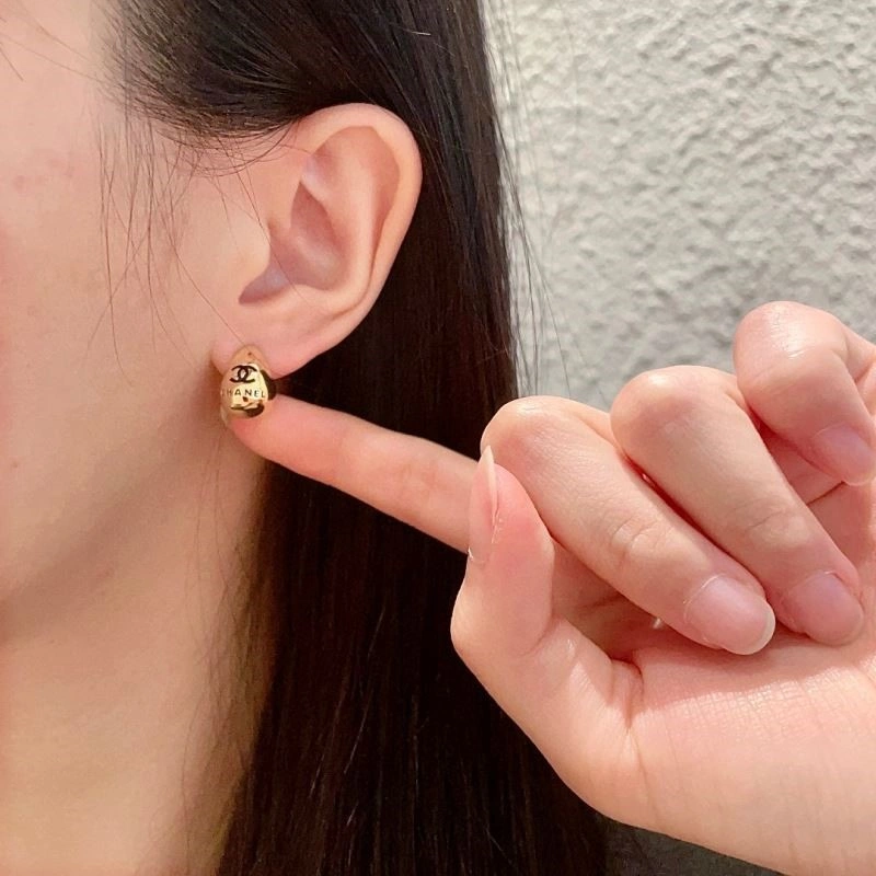 Top match Chanel Earrings