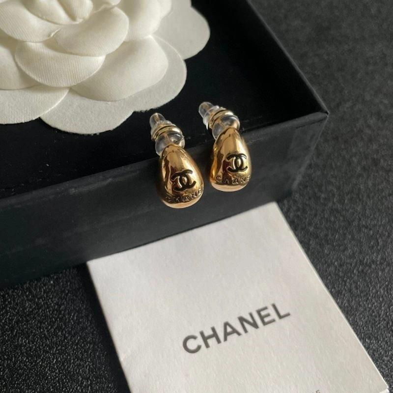 Top match Chanel Earrings