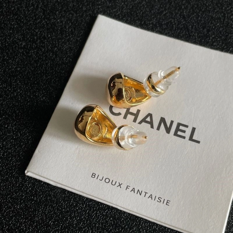Top match Chanel Earrings