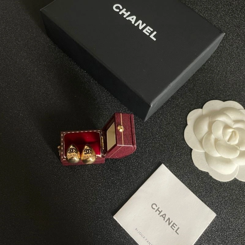 Top match Chanel Earrings