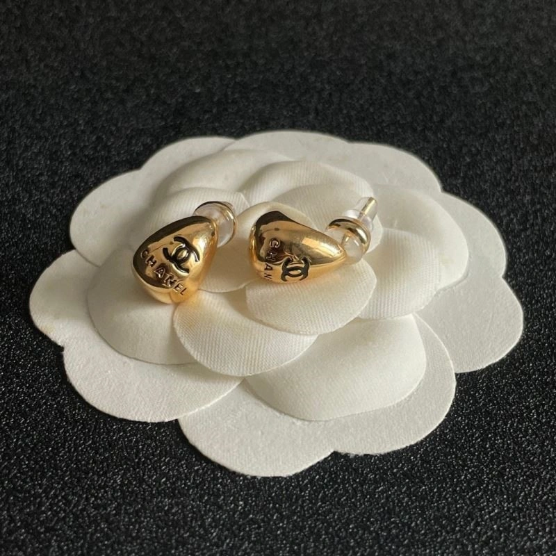 Top match Chanel Earrings