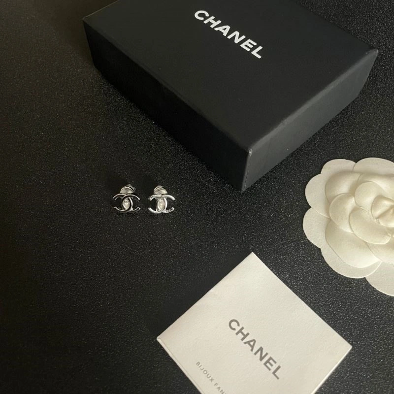 Top mirror Chanel Earrings