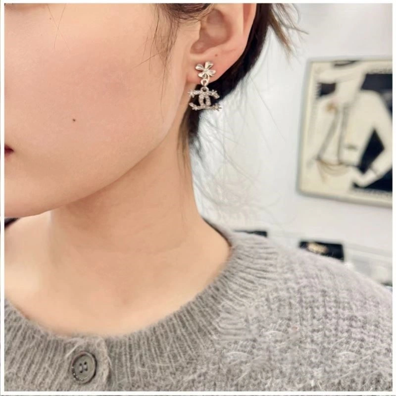 Top mirror Chanel Earrings
