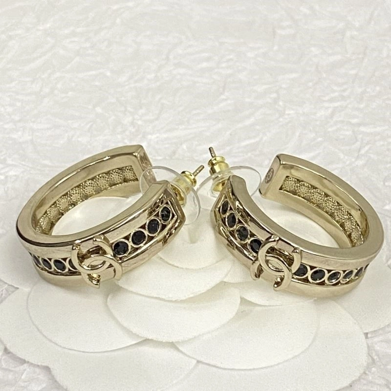 Top match Chanel Earrings