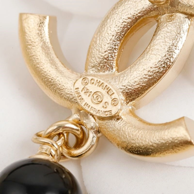 Top mirror Chanel Earrings