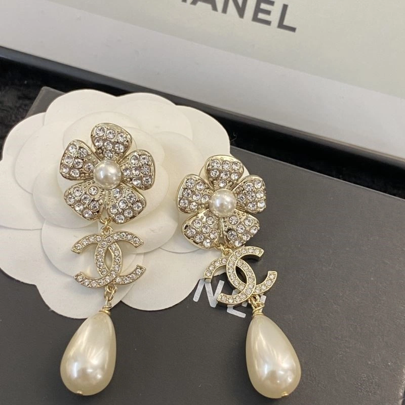 Top mirror Chanel Earrings