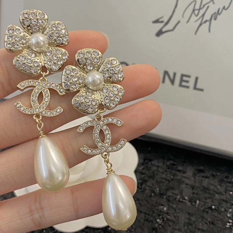 Top mirror Chanel Earrings