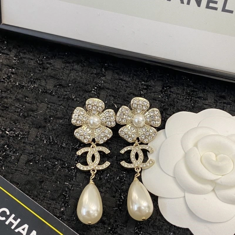 Top mirror Chanel Earrings