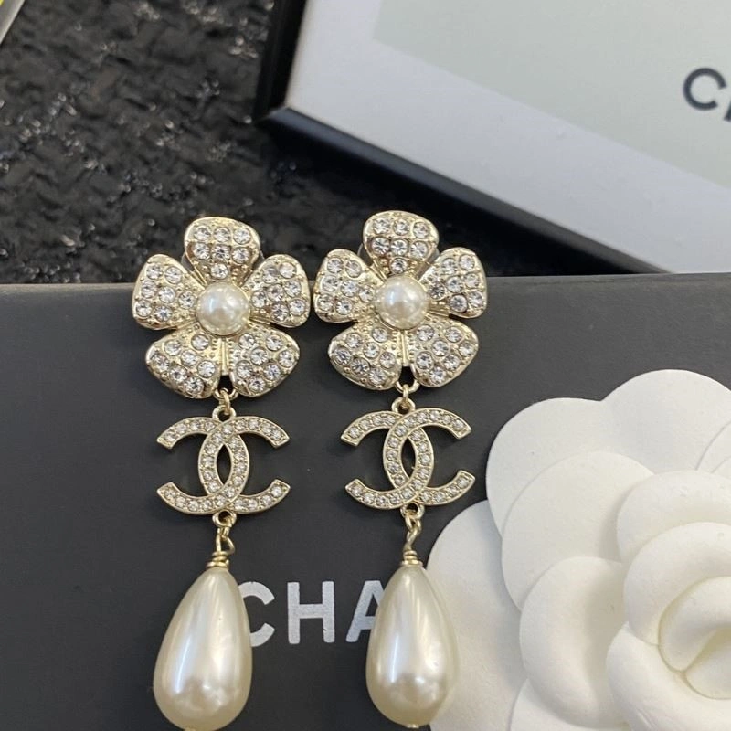 Top mirror Chanel Earrings