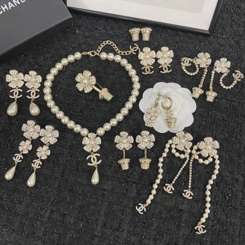 Top mirror Chanel Earrings