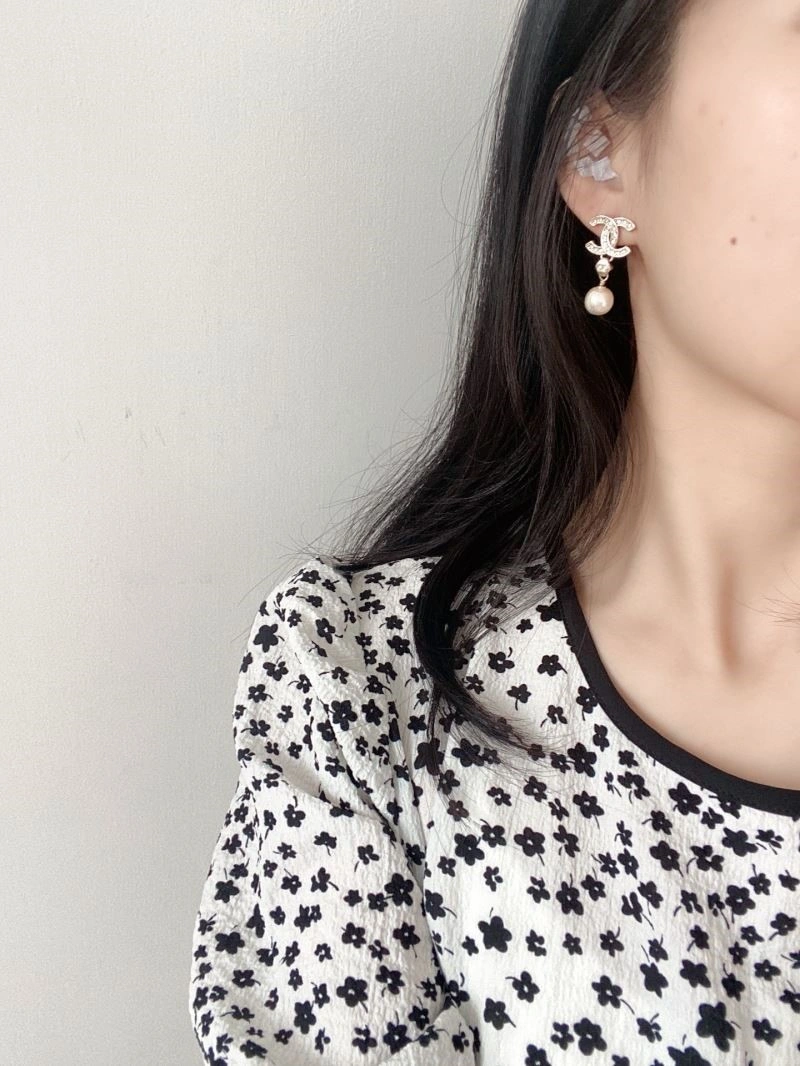 Top mirror Chanel Earrings
