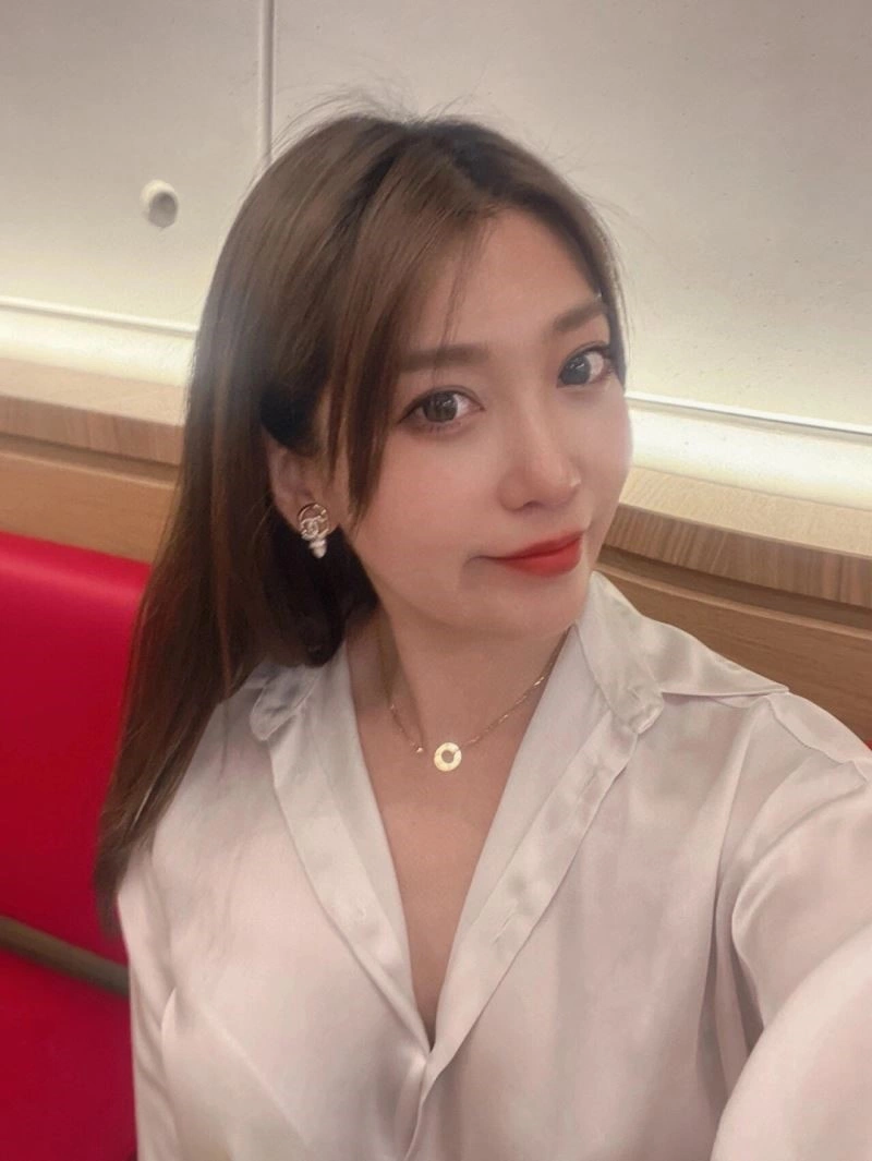 Top mirror Chanel Earrings