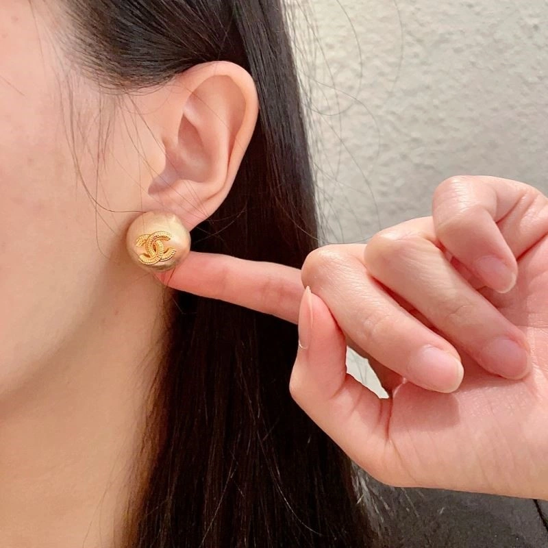 Top mirror Chanel Earrings