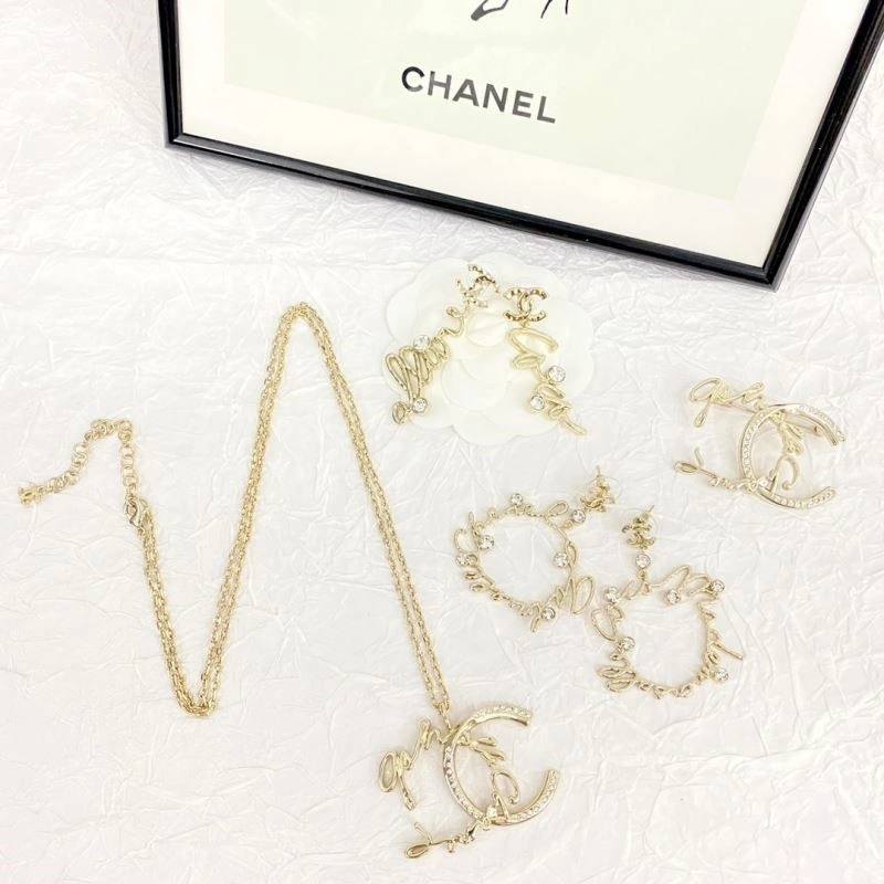 Top match Chanel Earrings