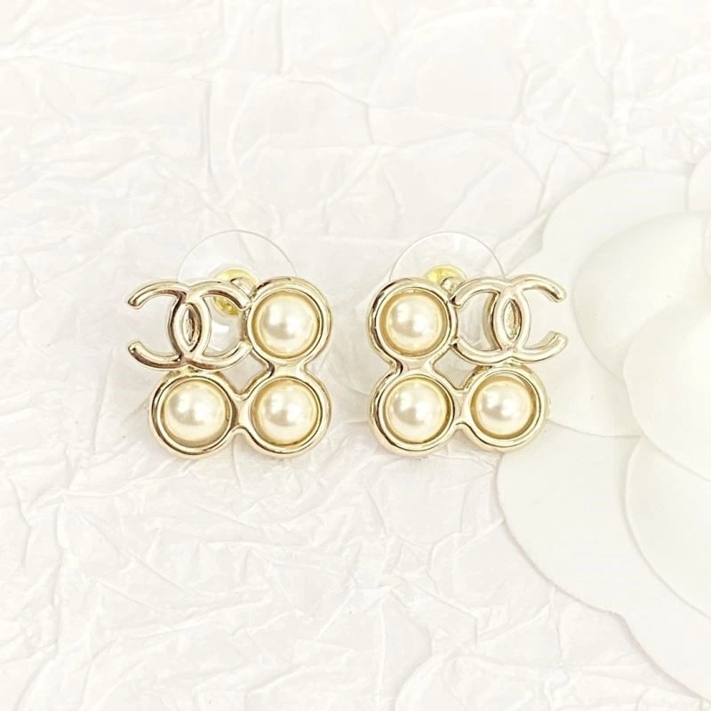 Top match Chanel Earrings