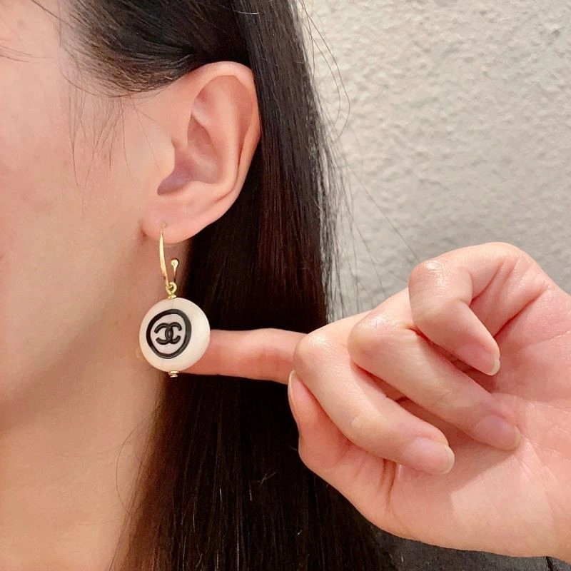 Top mirror Chanel Earrings