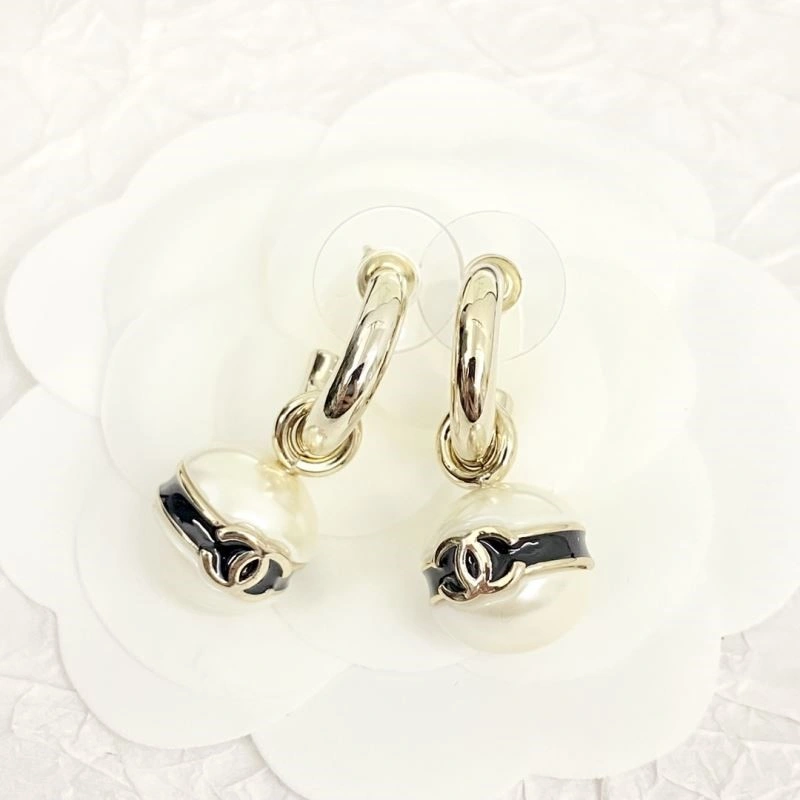 Top mirror Chanel Earrings