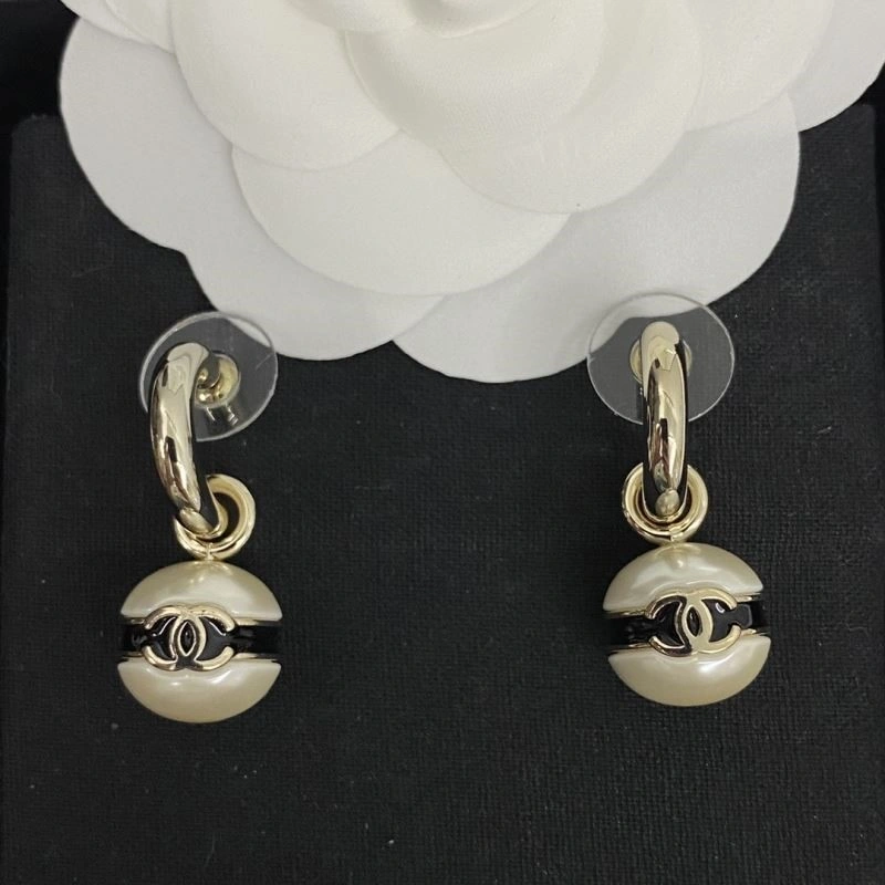 Top mirror Chanel Earrings