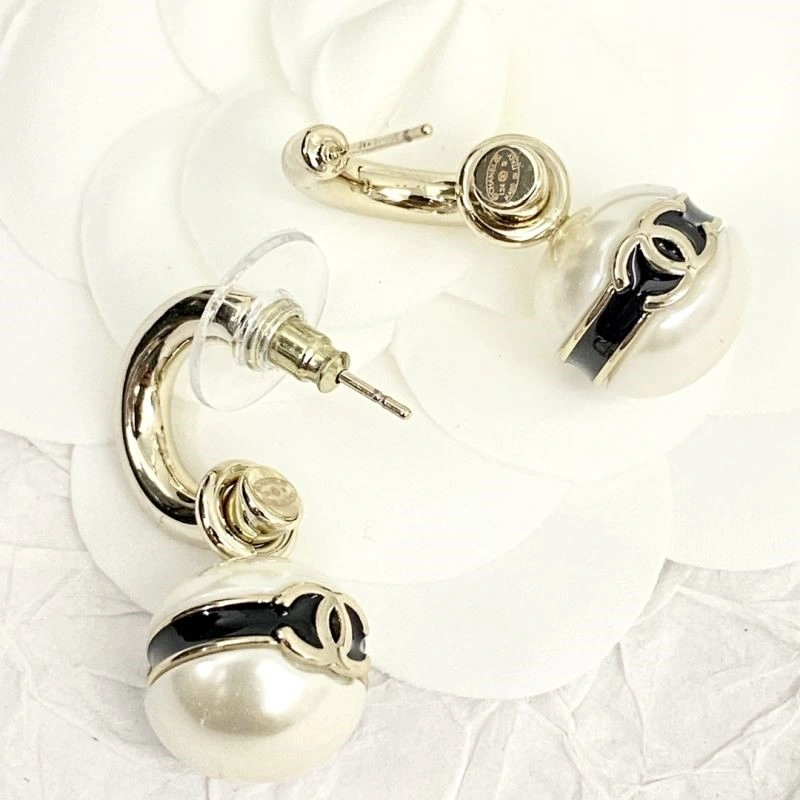 Top mirror Chanel Earrings