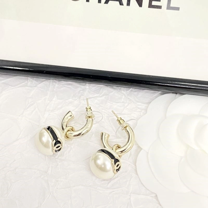 Top mirror Chanel Earrings